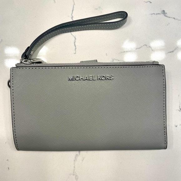 MICHAEL Michael Kors | Bags | Nwot Michael Kors Smartphone Wallet ...